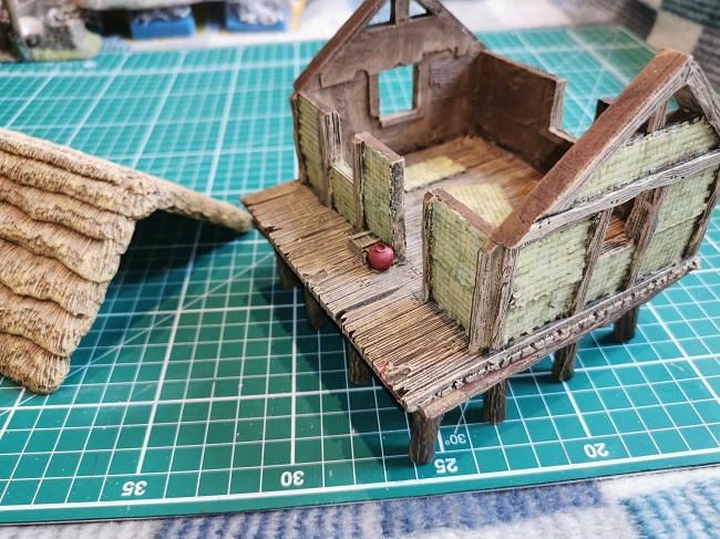 28mm Thatched hooch / jungle hut on stilts painted